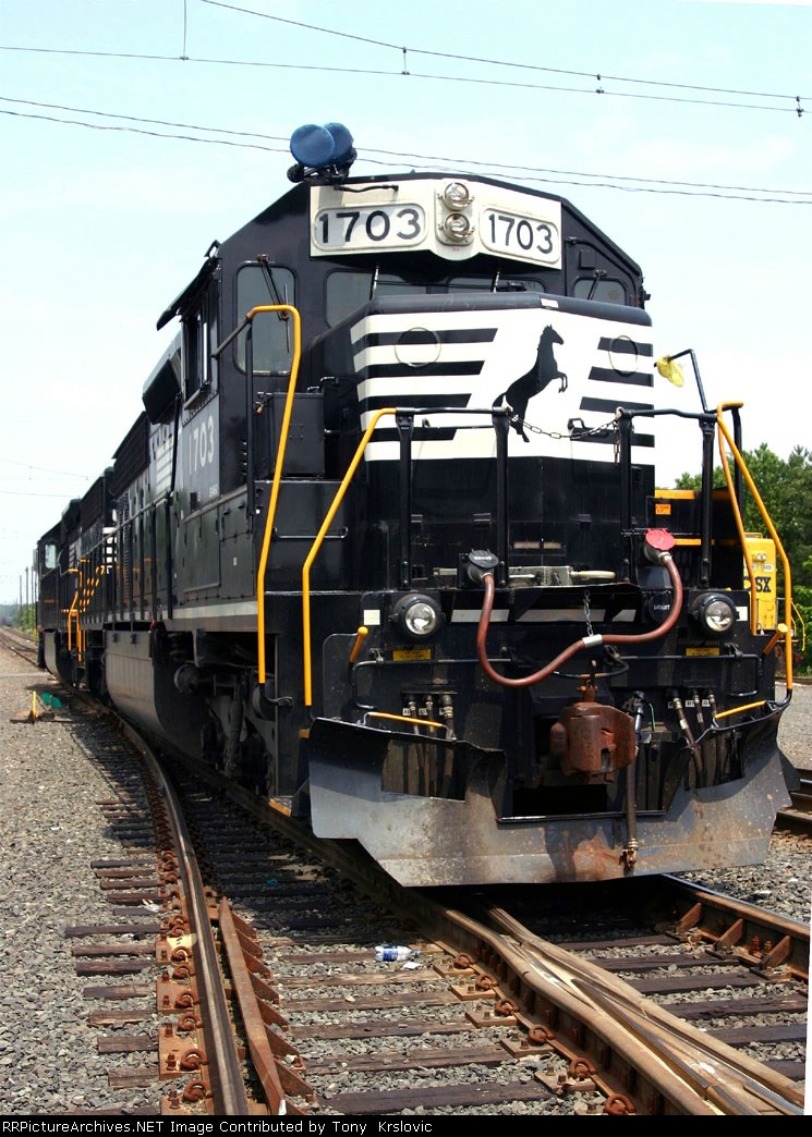 NS 1703 Ex Erie Lackawanna Locomotive
